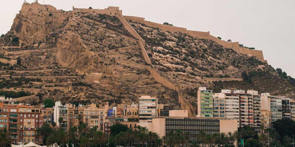 Castillo de Alicante: Historia del Castillo de Santa Bárbara
